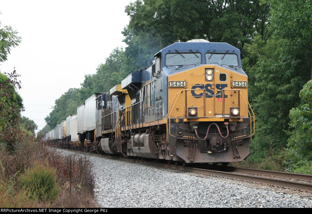 CSX 5434 and train Q032